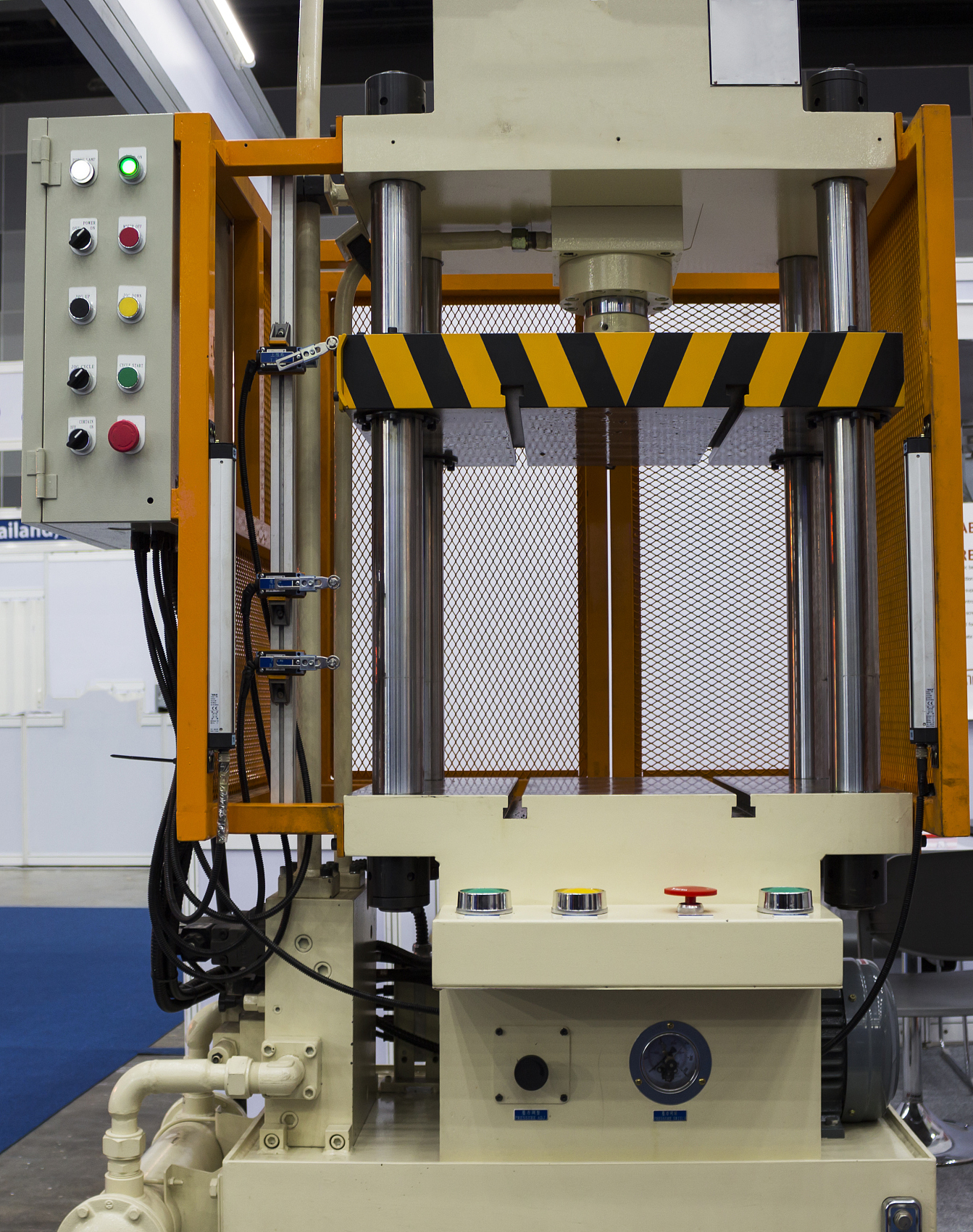 Pressure Gauges in Hydraulic Press Machines - ELSAMED