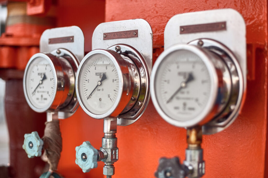 The Importance and Process of Filling Pressure Gauges with Oil - ELSAMED